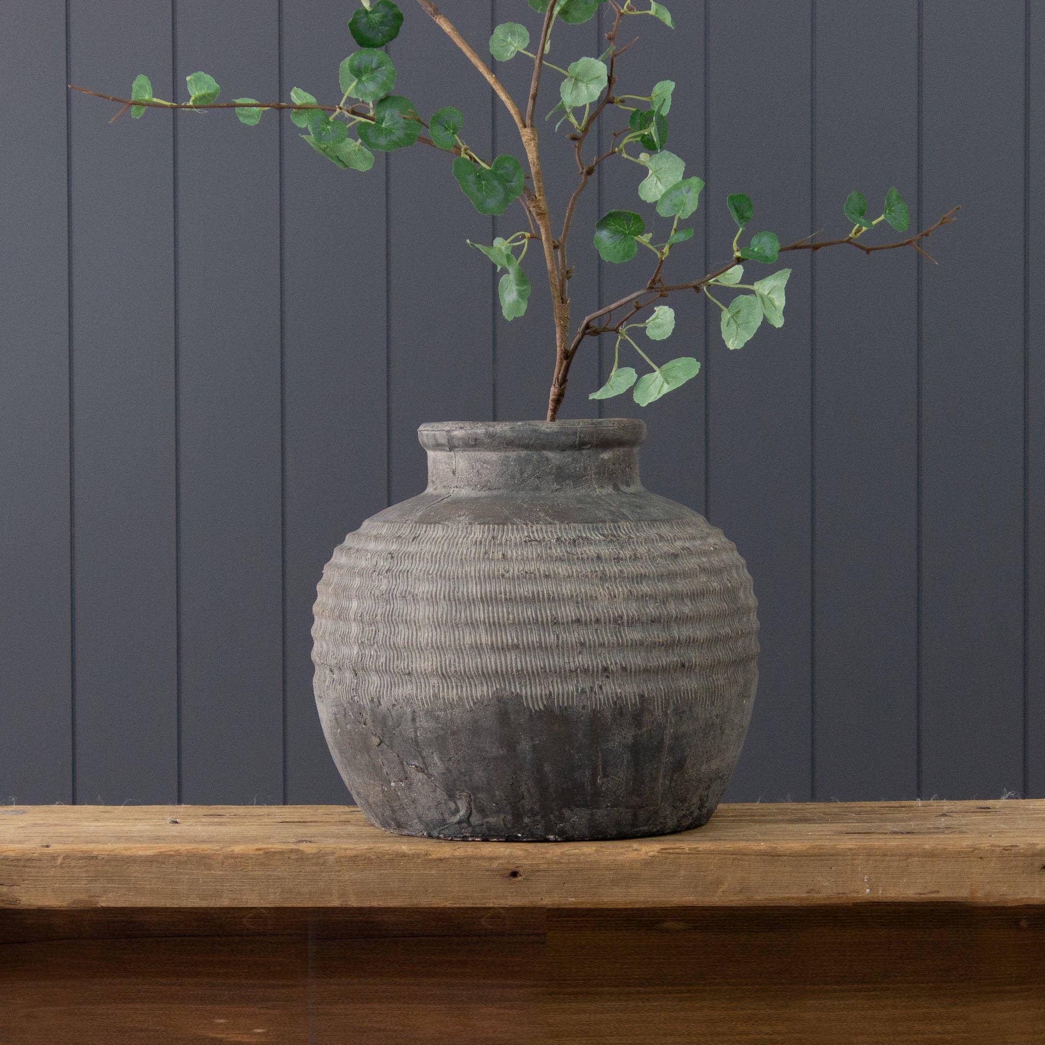 Round Terracotta Vase (PC) – Details